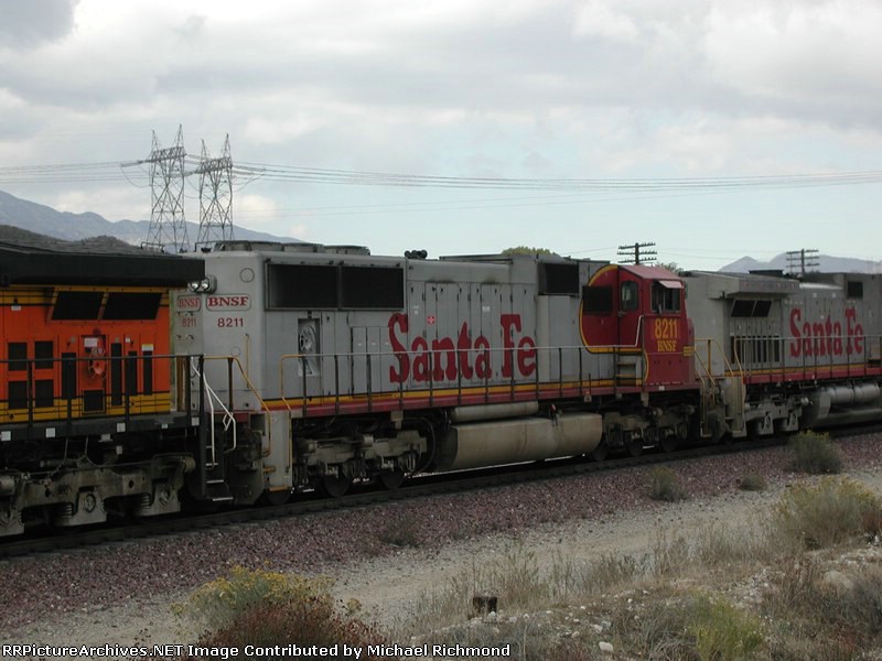 BNSF 8211